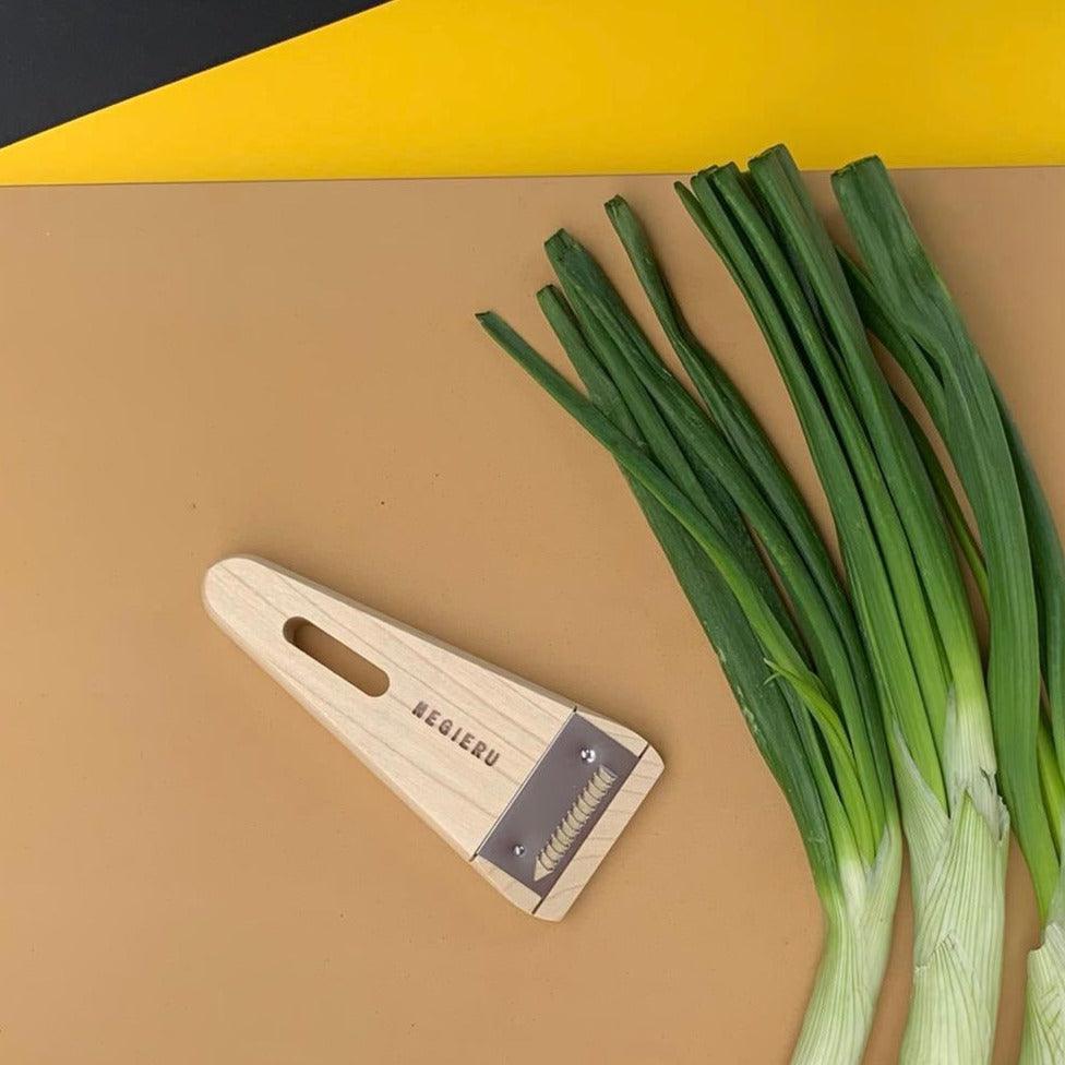 Wooden spring onion cutter – Kitchen Provisions